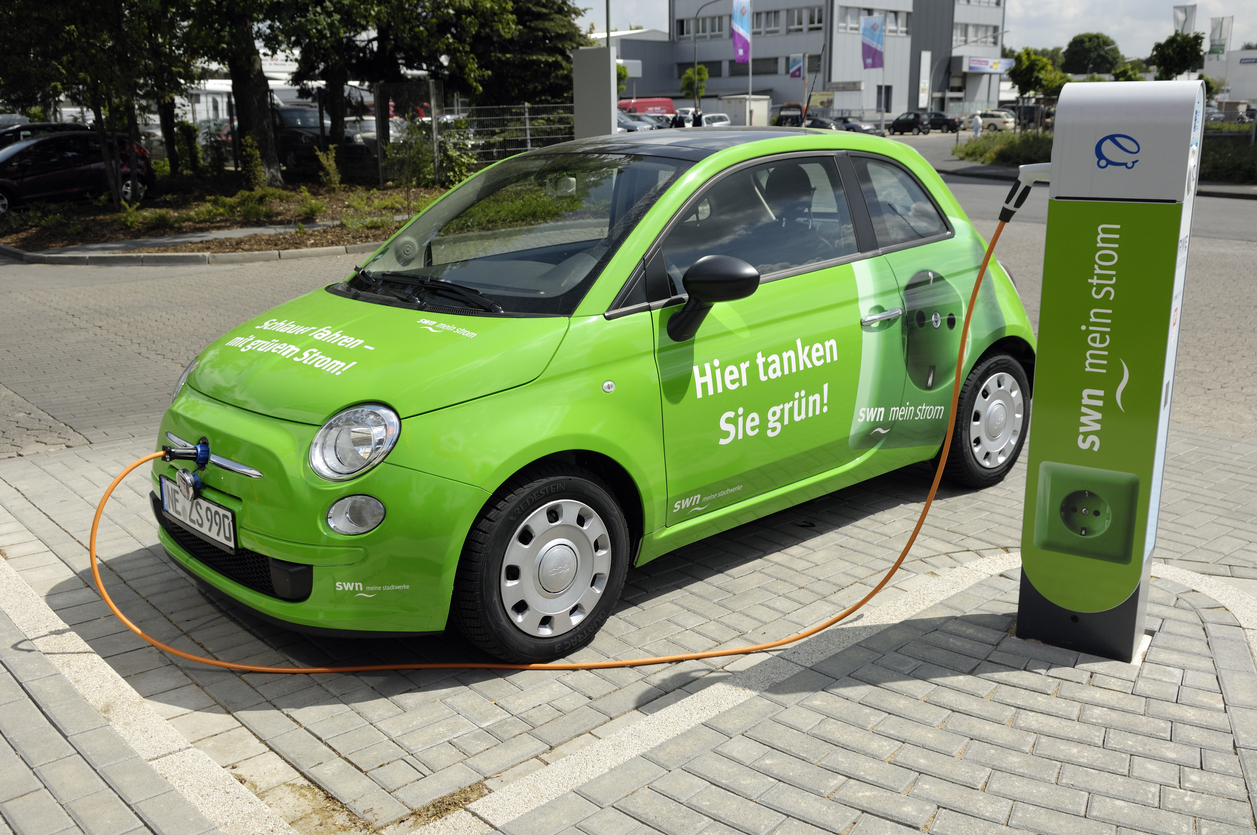 Recharging electric car Fiat 500 | Institute for Rare Earths and Metals